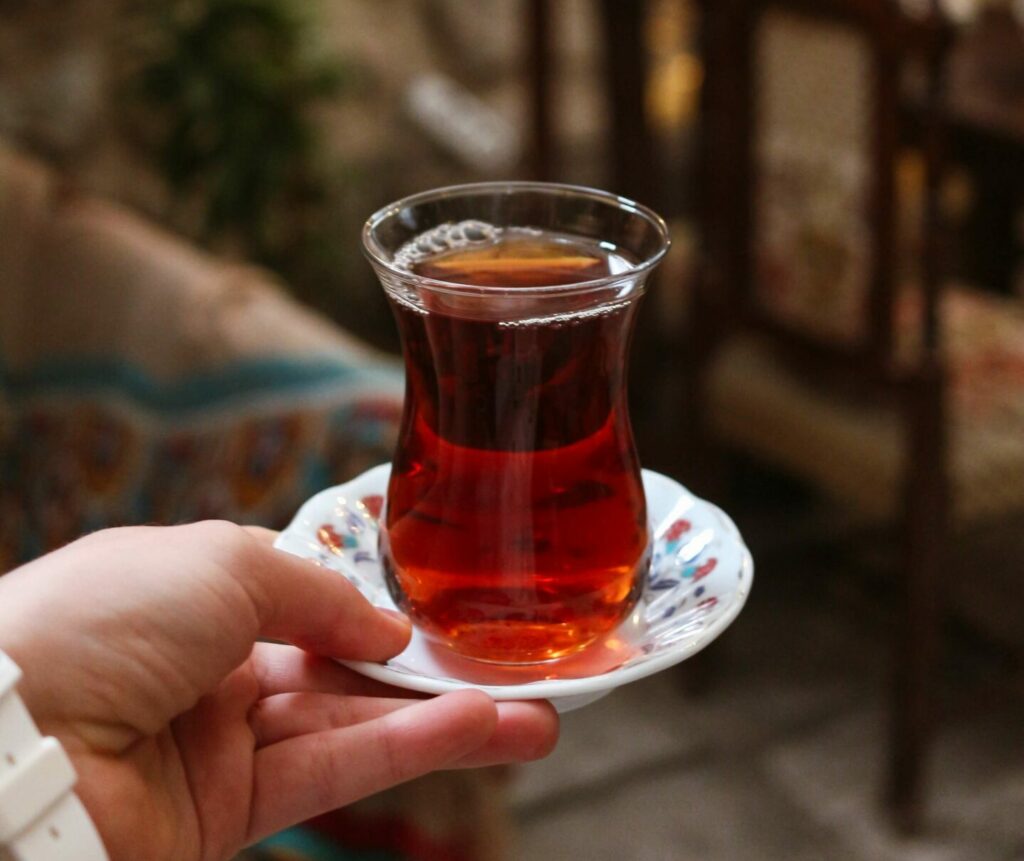 Çayın Püf Noktaları: En Güzel Çay, Çaydanlıkta Mı, Semaverde Mi Olur?