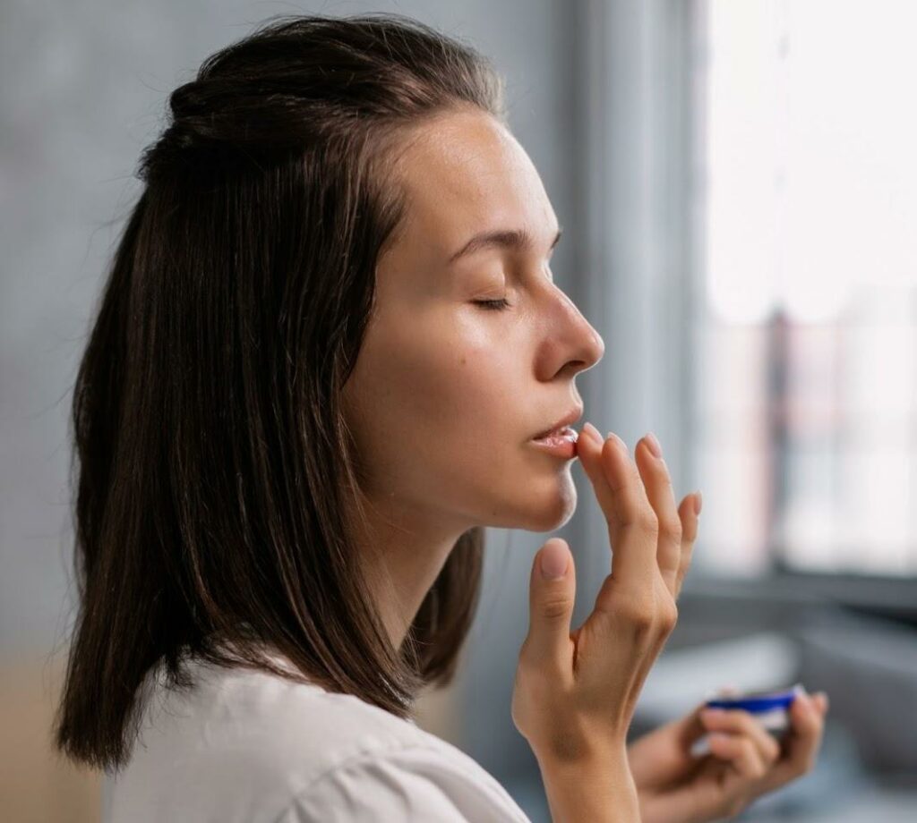 Uçuk Nedir? & Dudak Kenarında Uçuk Neden Çıkar? - Hayatburada